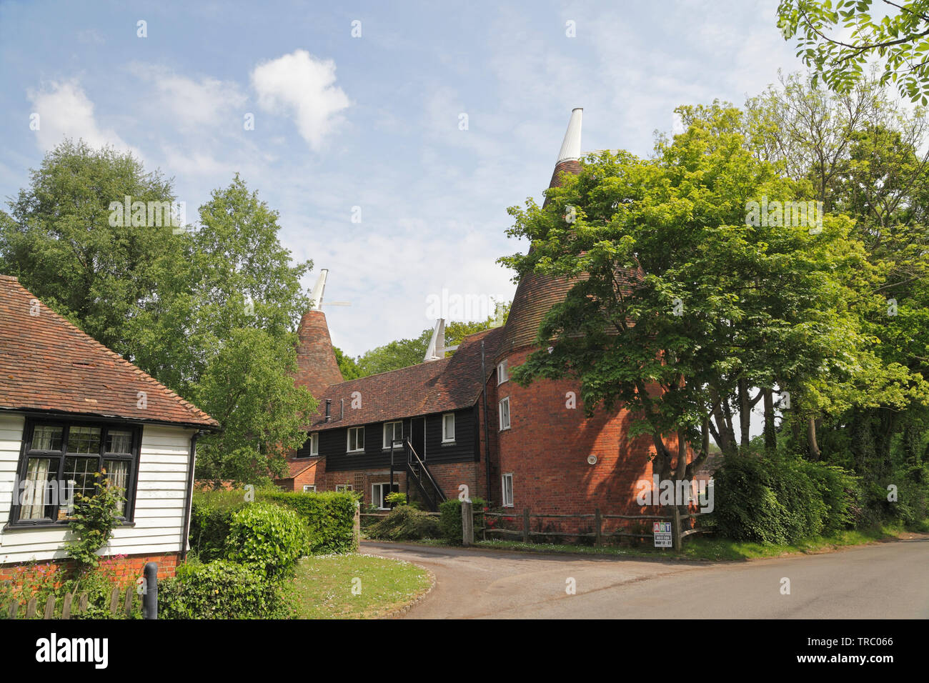 Oast houses in kent hi-res stock photography and images - Alamy