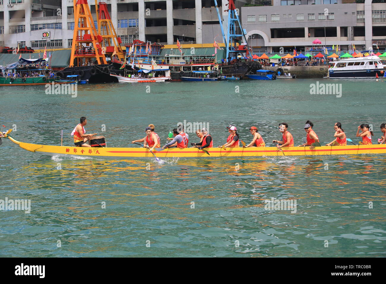 Hong kong dragon boat race festival hi-res stock photography and images ...