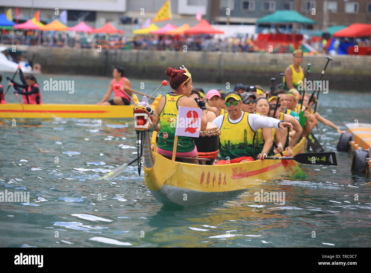 dragon boat racing in Chai Wan Stock Photo - Alamy