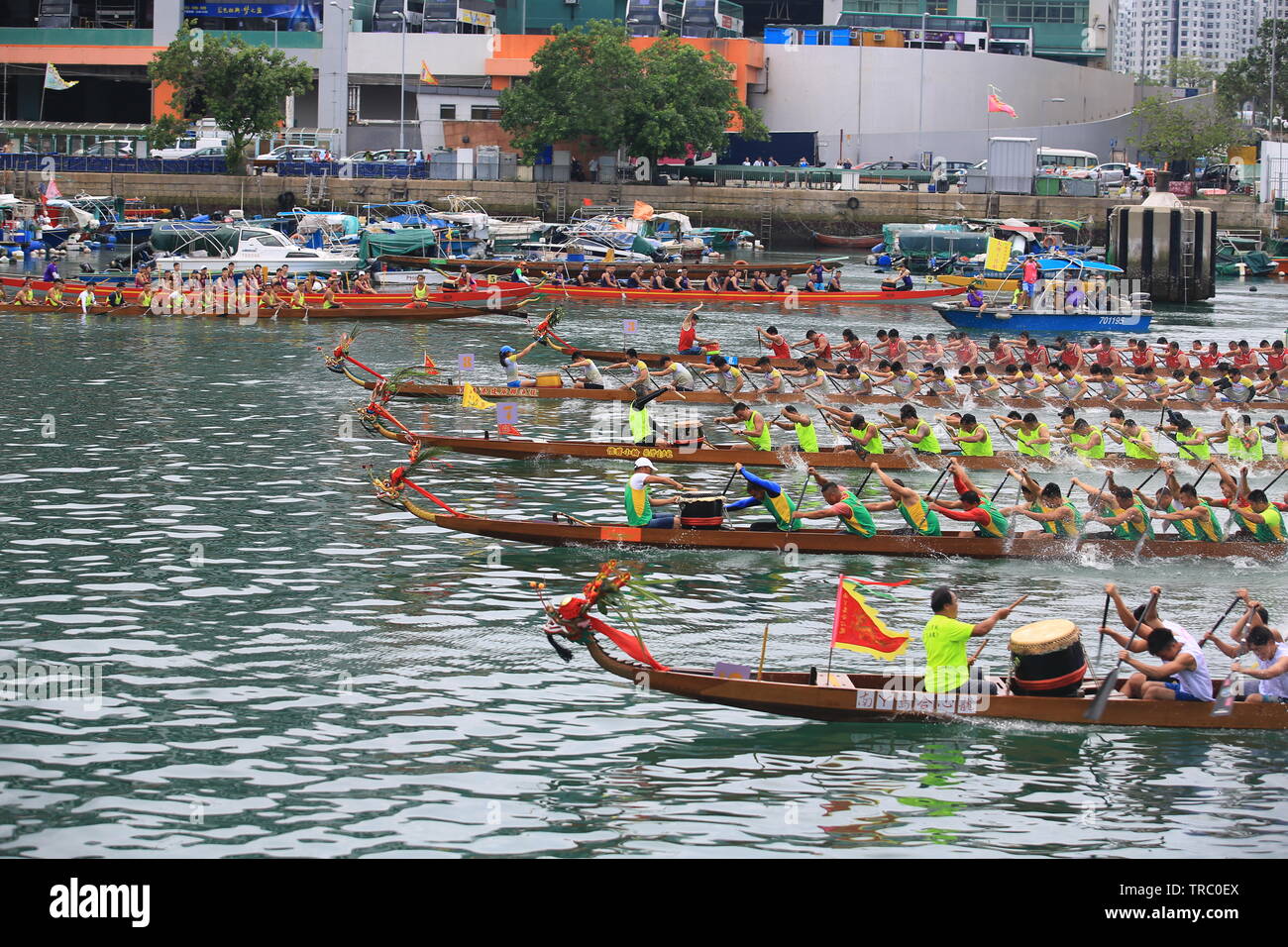 Dragon boat racing hi-res stock photography and images - Alamy