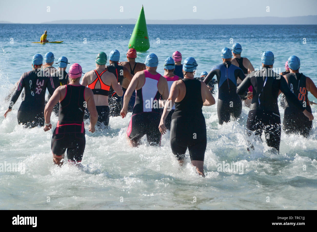 Swimmers entering the ocean australia hi-res stock photography and ...
