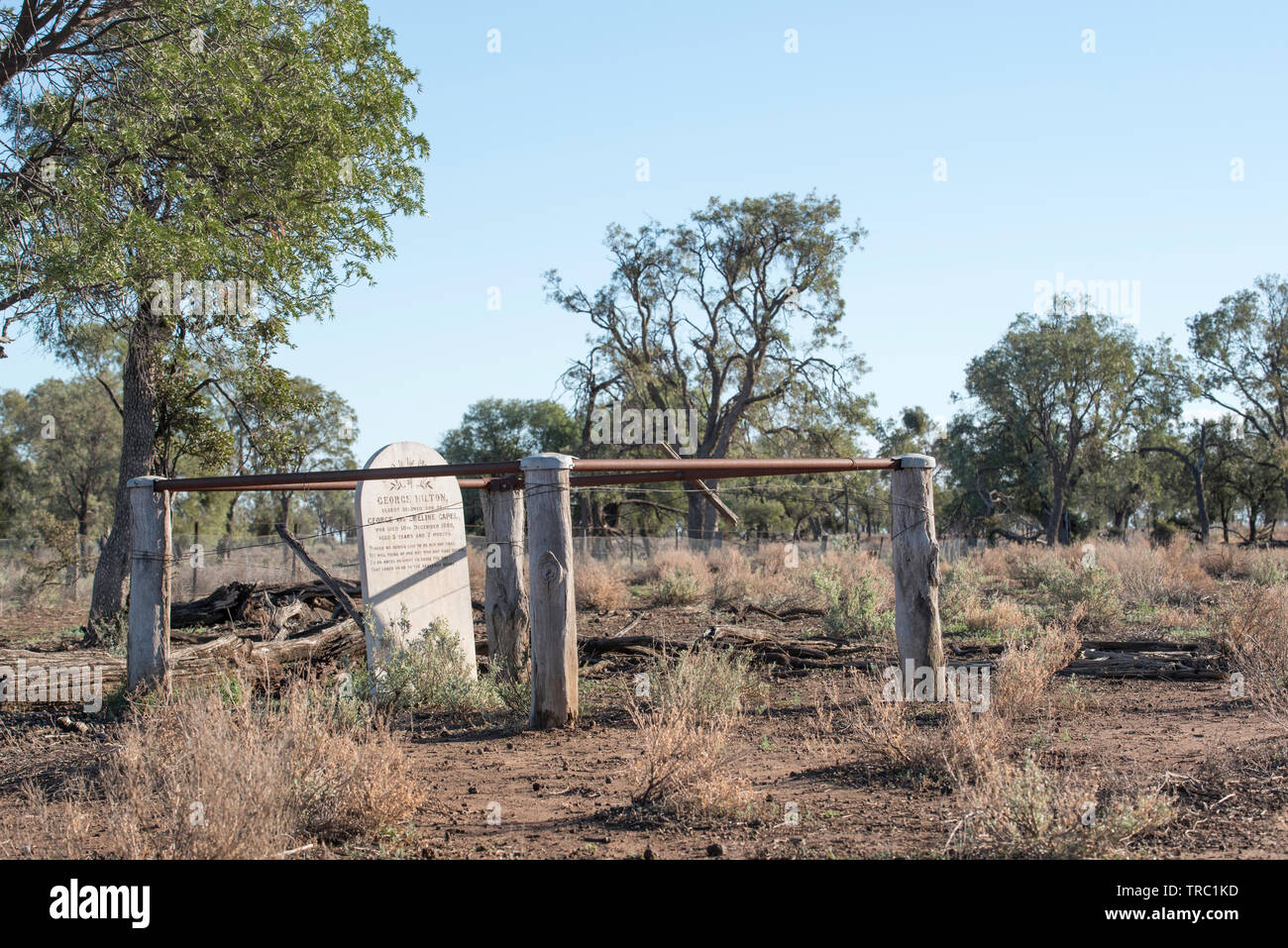 Australian farm grave site hi-res stock photography and images - Alamy