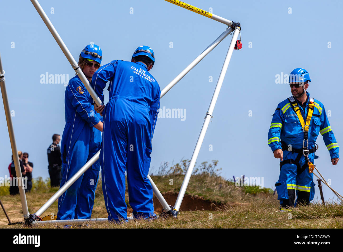Coastguard cliff rescue team hi-res stock photography and images - Alamy
