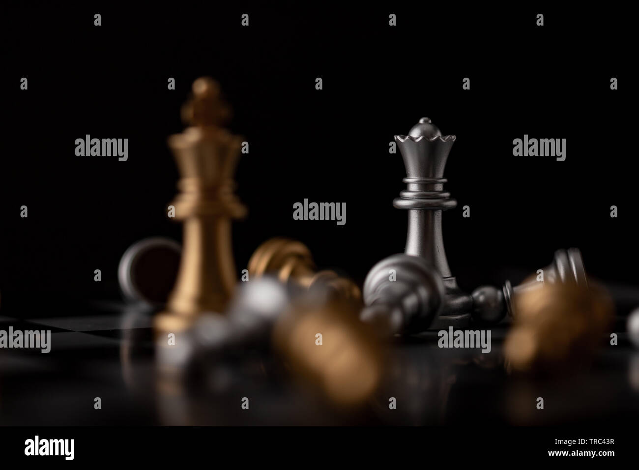 Falling king chess piece hi-res stock photography and images - Alamy