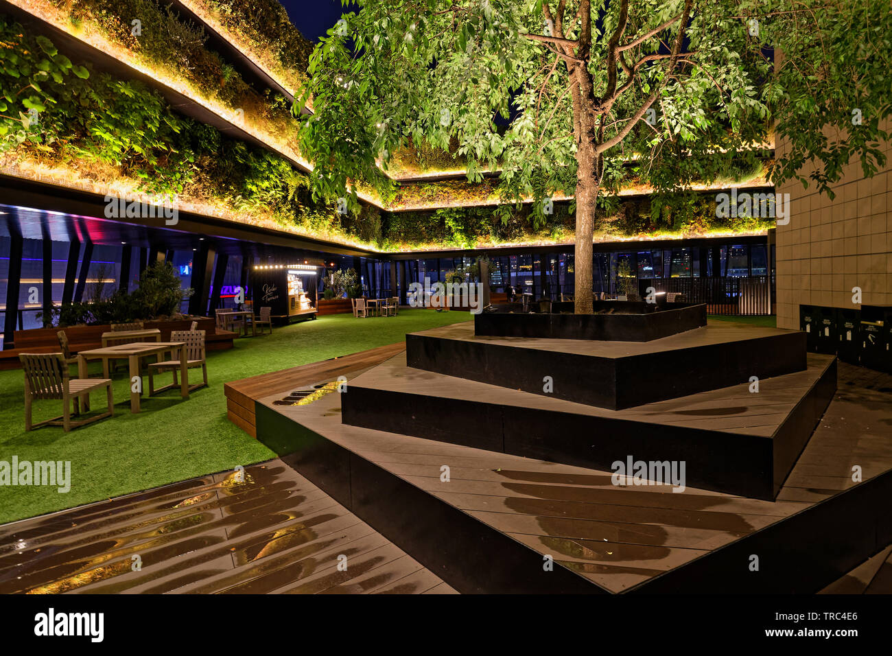 TOKYO, JAPAN, May 14, 2019 : Bar in Ginza district by night. The ...