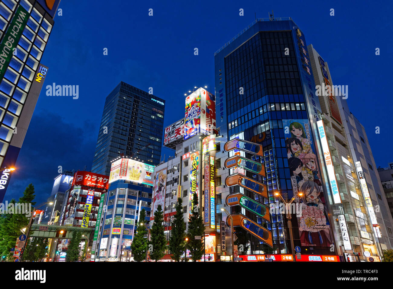 Blue traffic lights japan hi-res stock photography and images - Alamy