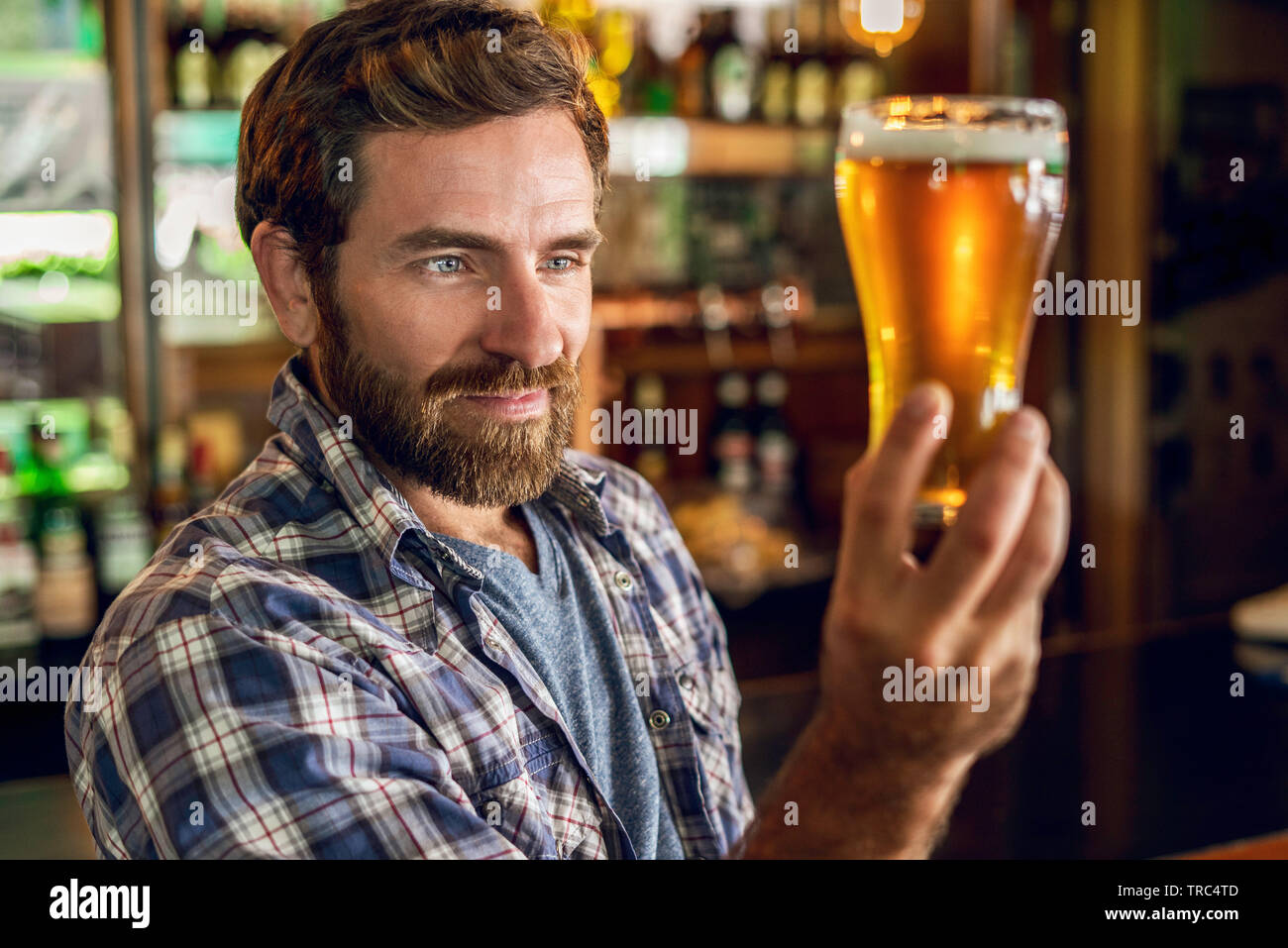 Man looking at beer hi-res stock photography and images - Alamy