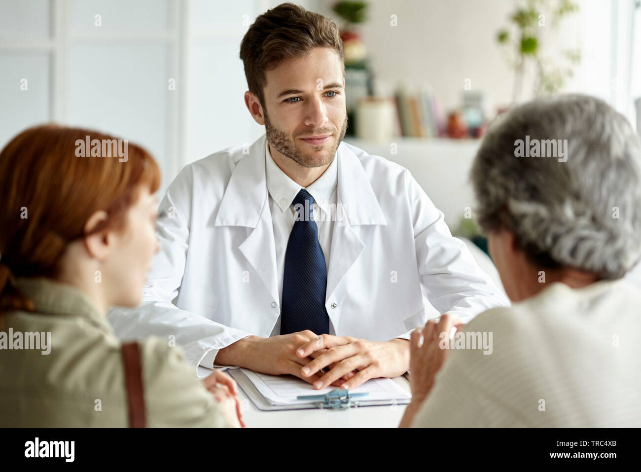 Senior patient talking with doctor Stock Photo - Alamy