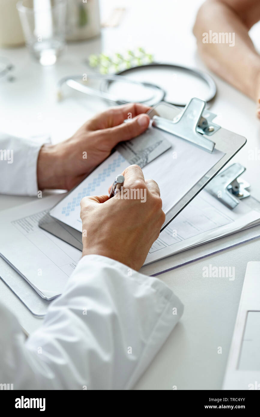 Prescription clipboard hi-res stock photography and images - Alamy