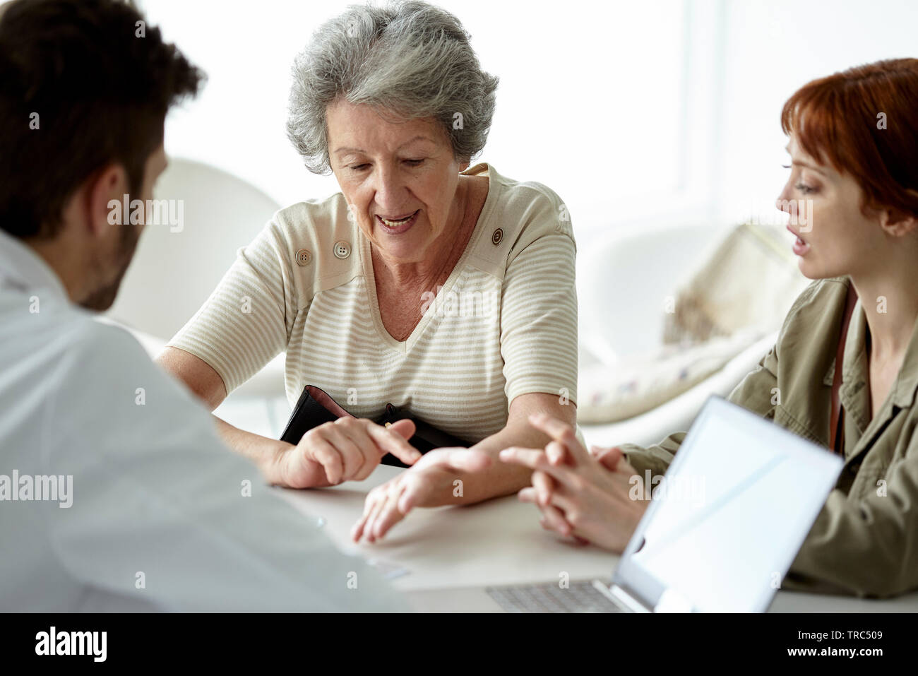 Patient talking with doctor Stock Photo - Alamy
