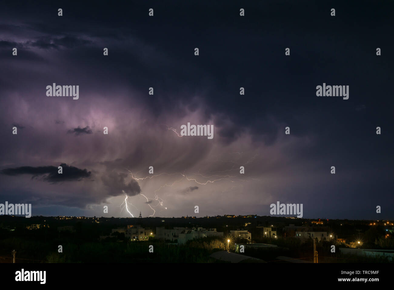 Thunder and lightning hi-res stock photography and images - Alamy