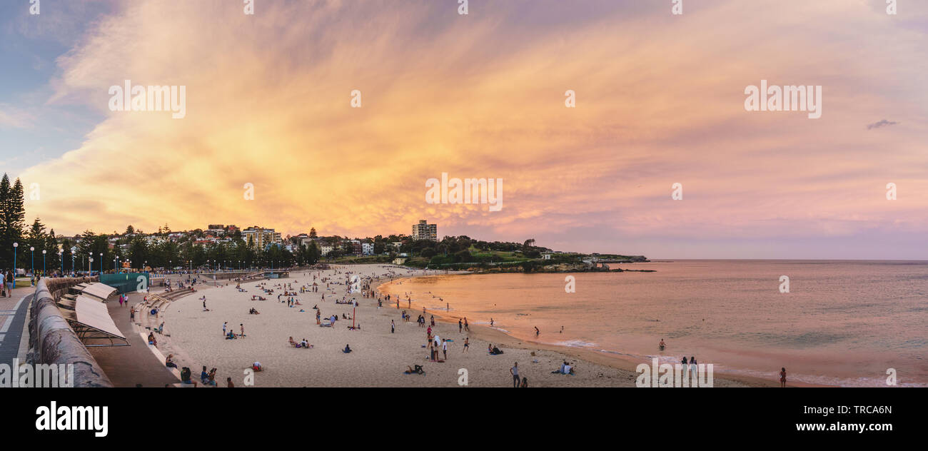 Colourful sunset over Coogee Beach, New South Wales Stock Photo - Alamy