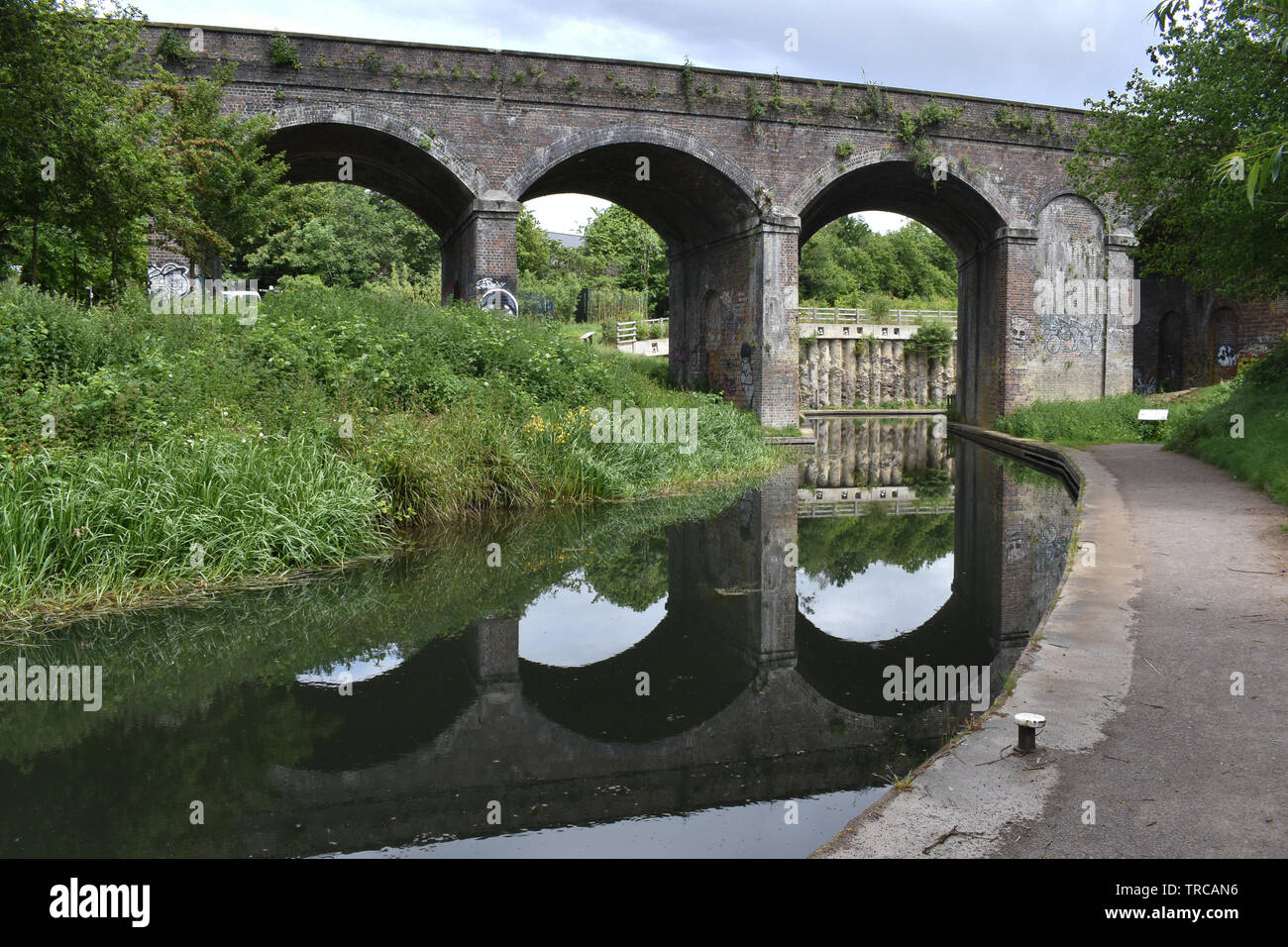 Stroud canal hi-res stock photography and images - Alamy