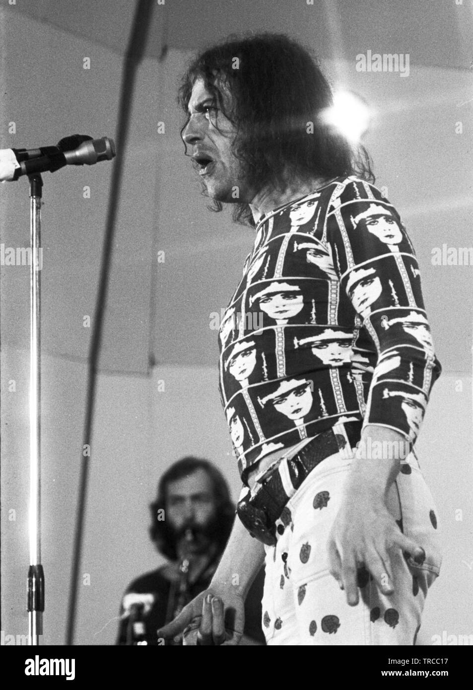 LONDON - JUNE 03: Joe Cocker performs live on stage at Crystal Palace ...