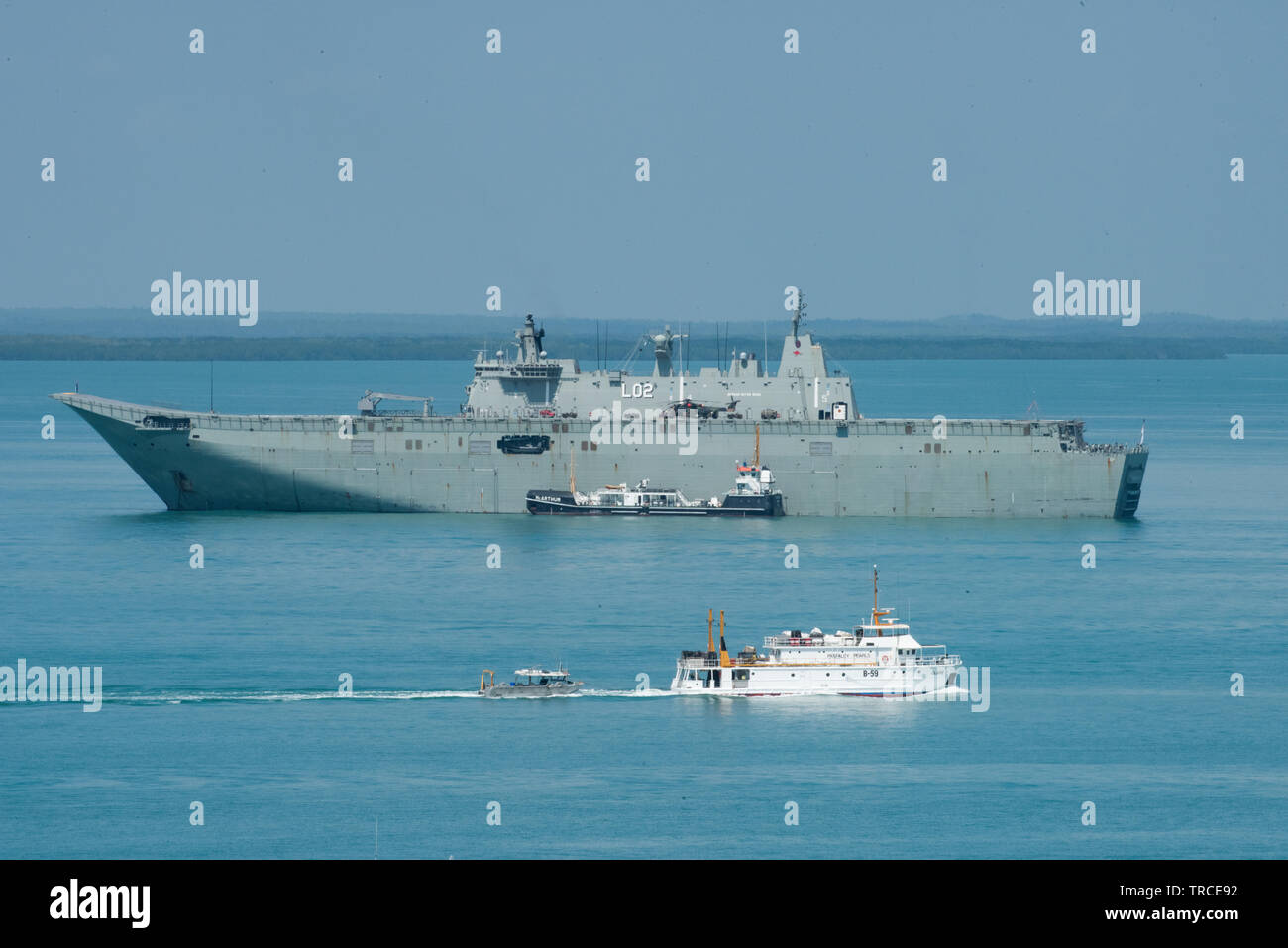 Hmas canberra naval vessel hi-res stock photography and images - Alamy