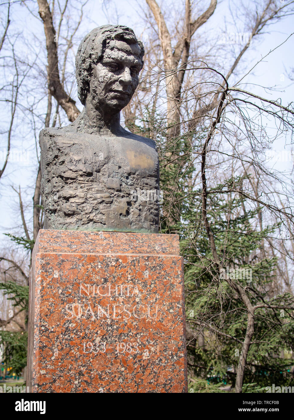 Bust sculpture in old hi-res stock photography and images - Alamy