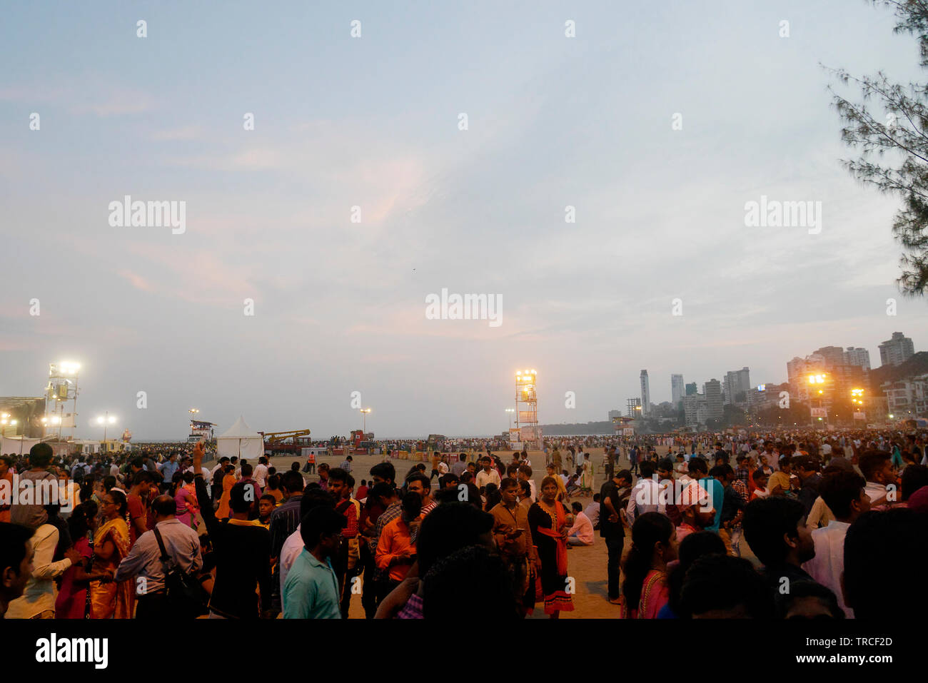 Ganesh chaturthi mumbai crowd hi-res stock photography and images - Alamy
