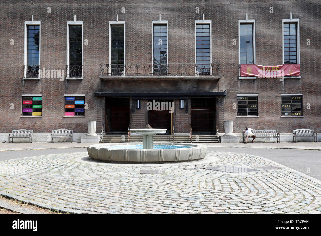 Hornsey town hall front elevation hi-res stock photography and images ...