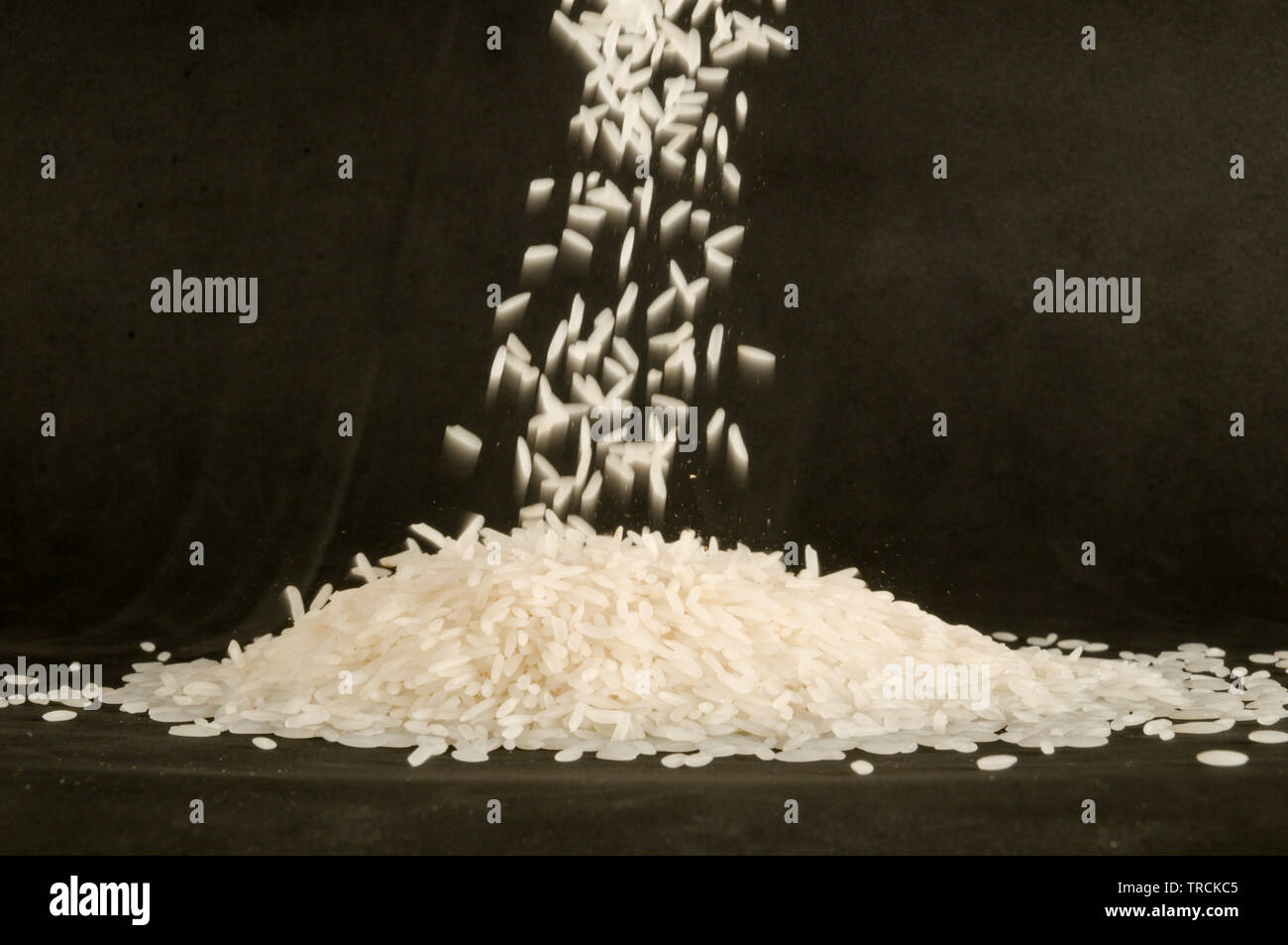 Photo picture of Organic brown rice texture background Stock Photo - Alamy