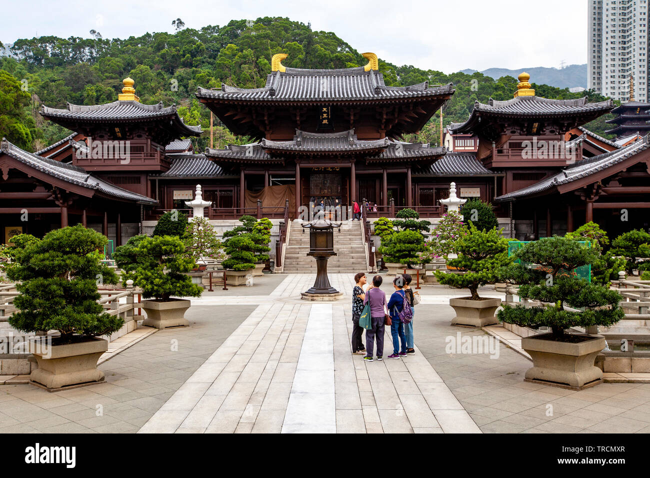 Chi lin nunnery buddhist monastery hi-res stock photography and images ...