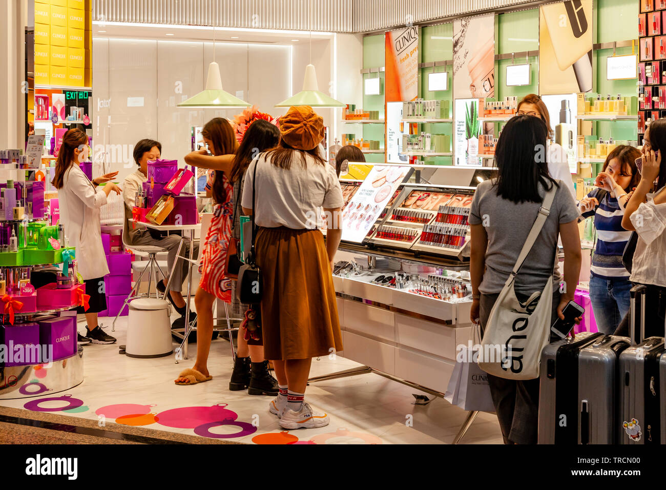 Group testing perfume hi-res stock photography and images - Alamy