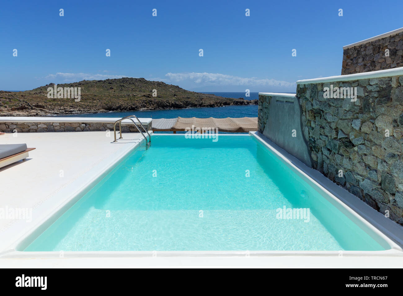 Exclusive private infinity pool hi-res stock photography and images - Alamy