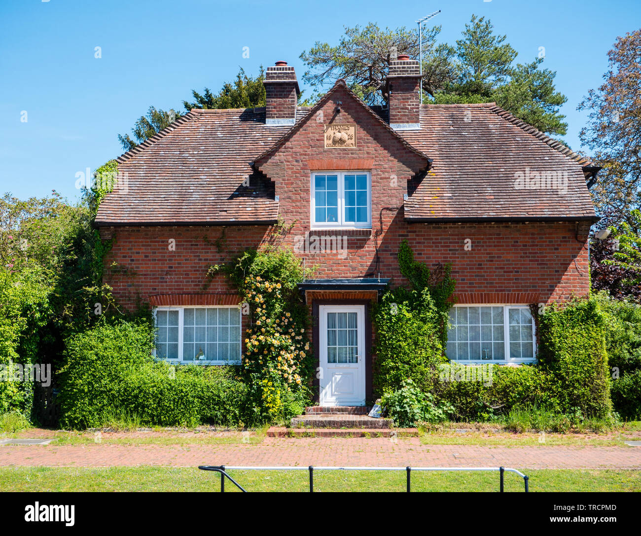 River thames buildings hi-res stock photography and images - Alamy