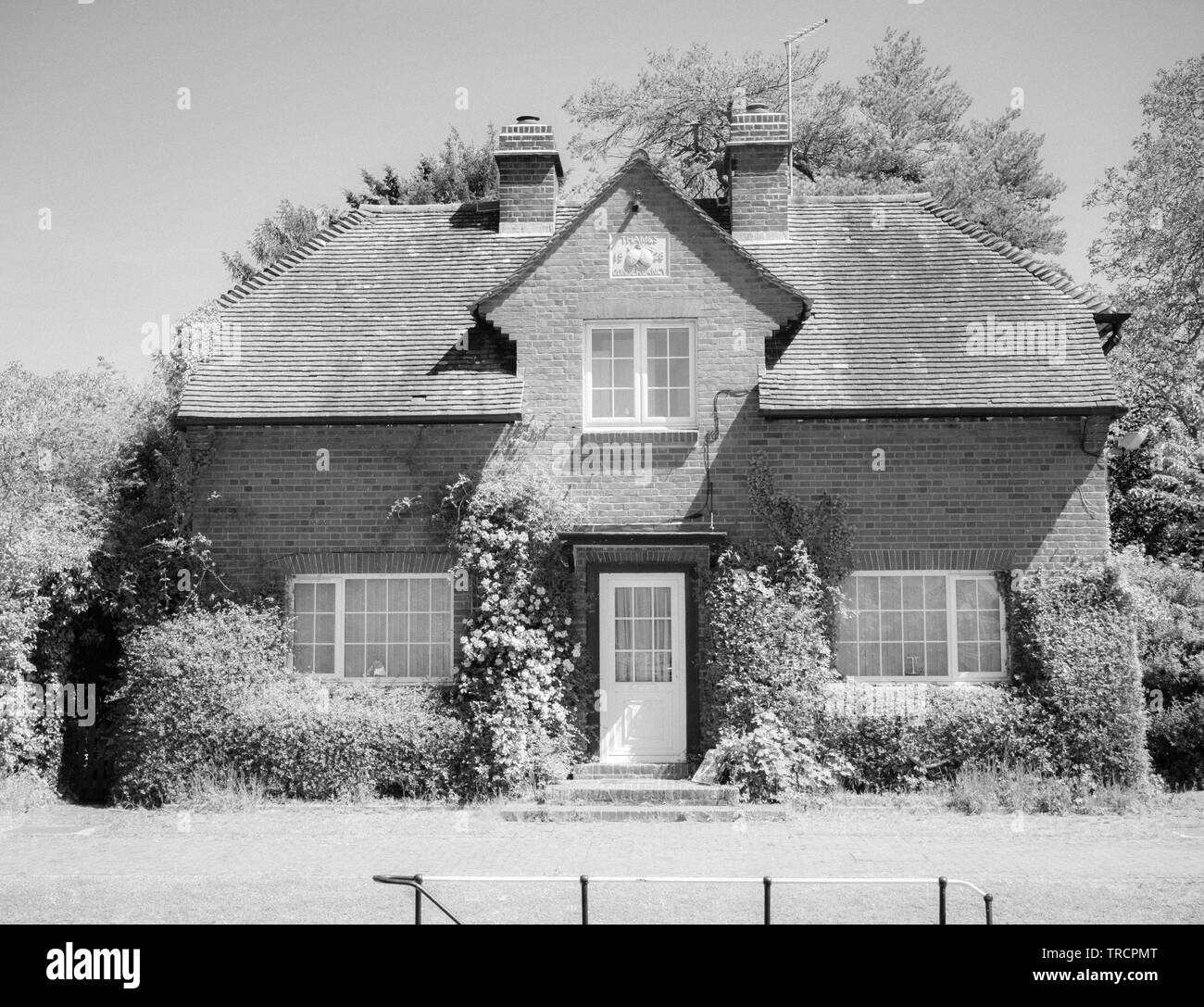 Black and white lock house hi-res stock photography and images - Alamy