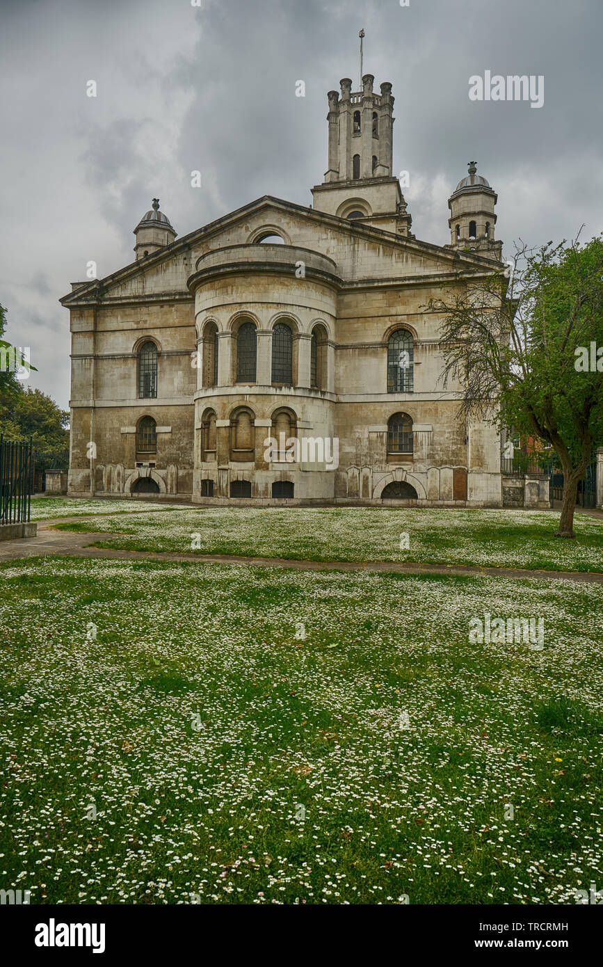 St george in the east hi-res stock photography and images - Alamy