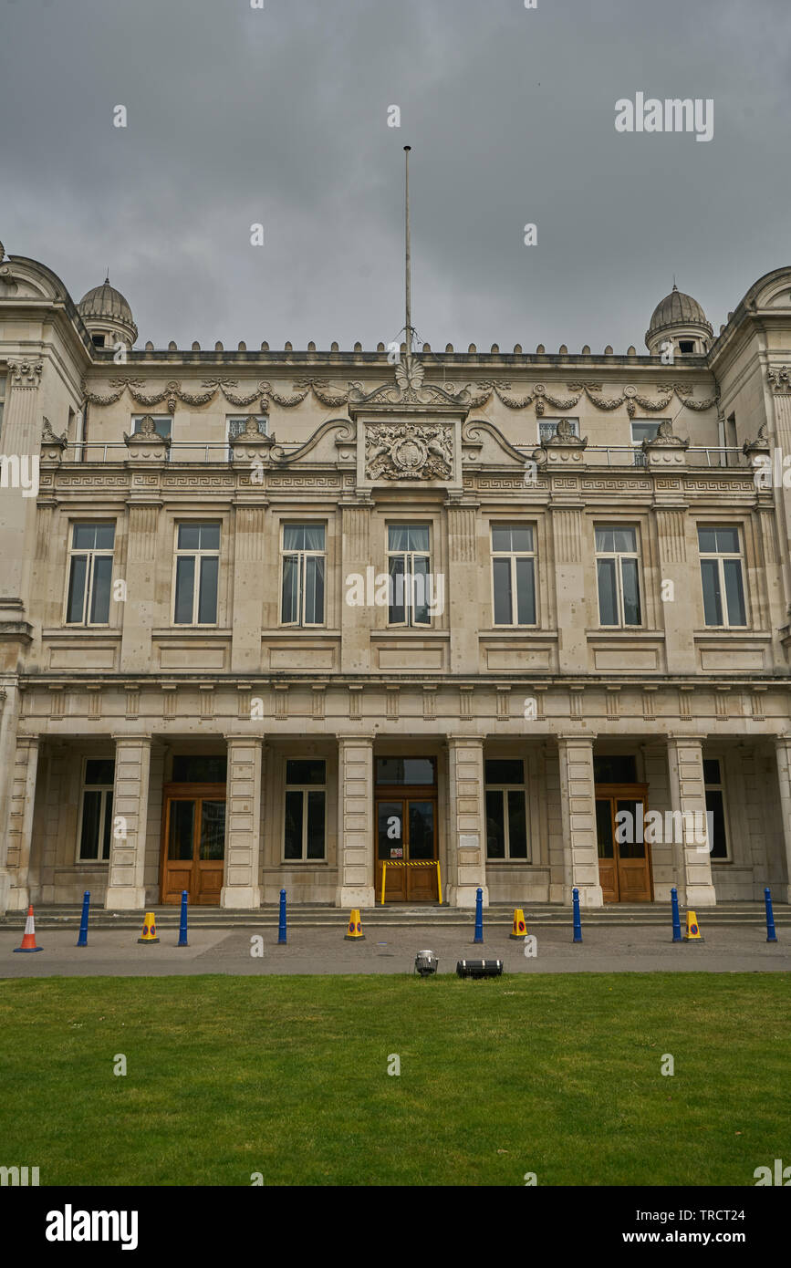 The queens building hi-res stock photography and images - Alamy