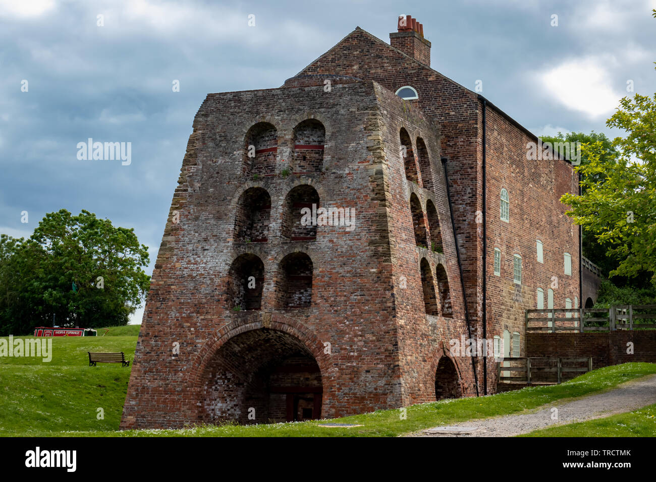 Restored narrowboats hi-res stock photography and images - Alamy
