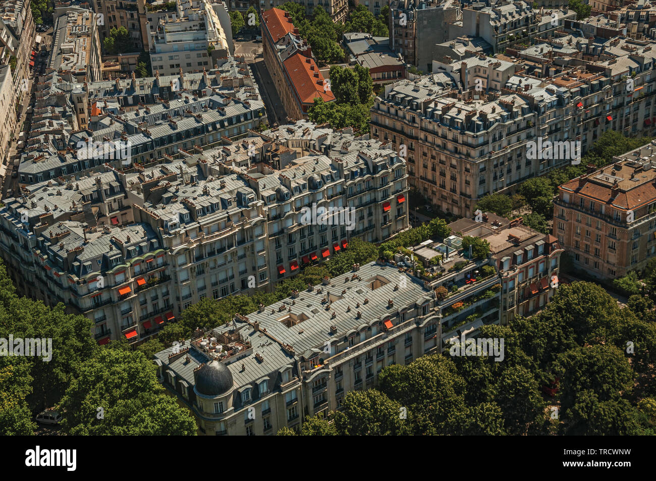 Buildings in paris street block hi-res stock photography and images - Alamy