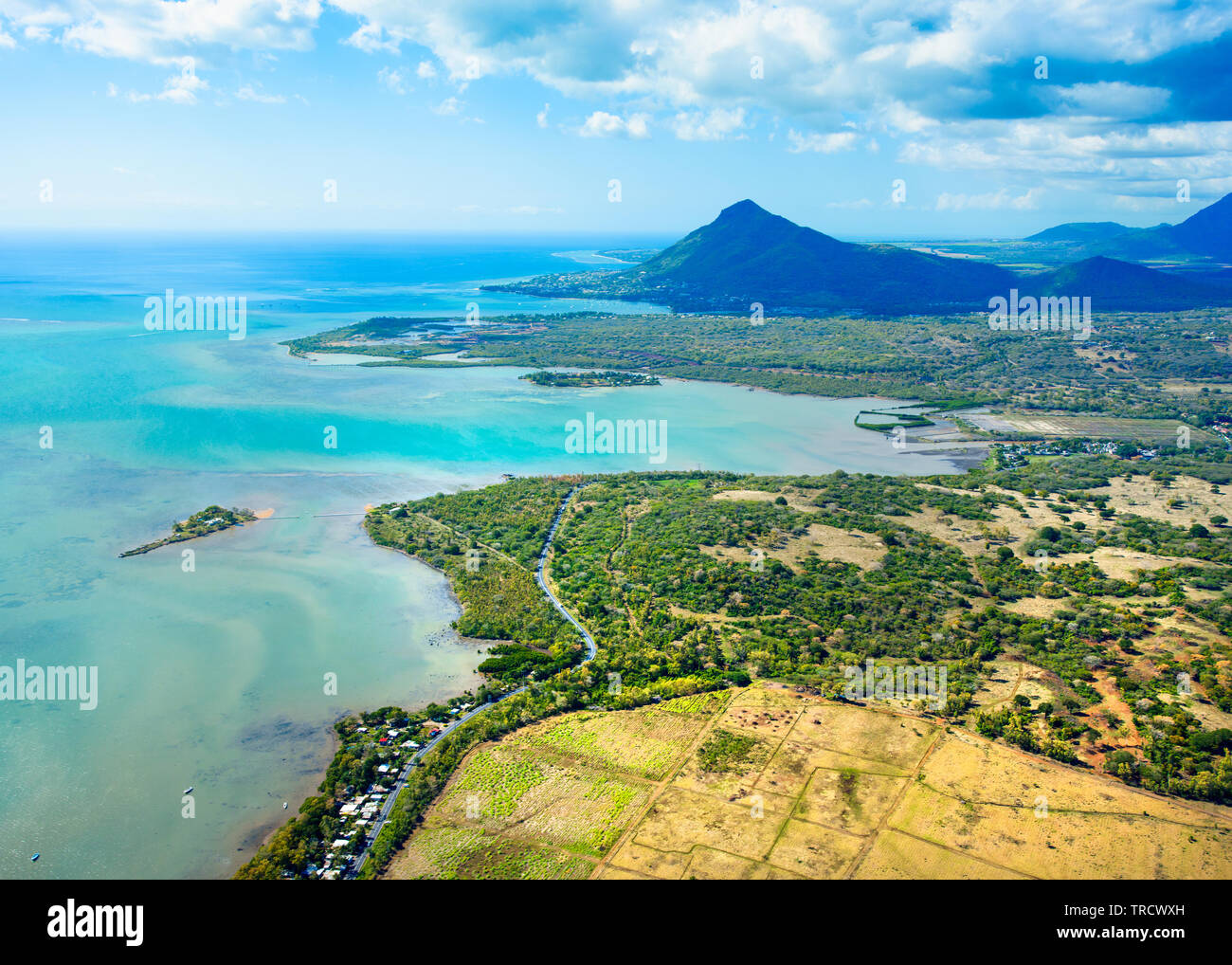 Aerial view of Mauritius island panorama and beautiful blue lagoon ...