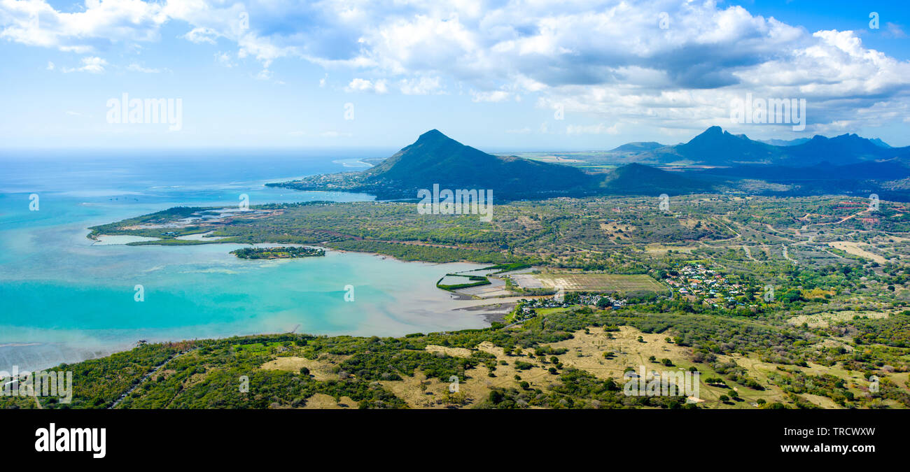 Aerial view of Mauritius island panorama and beautiful blue lagoon ...