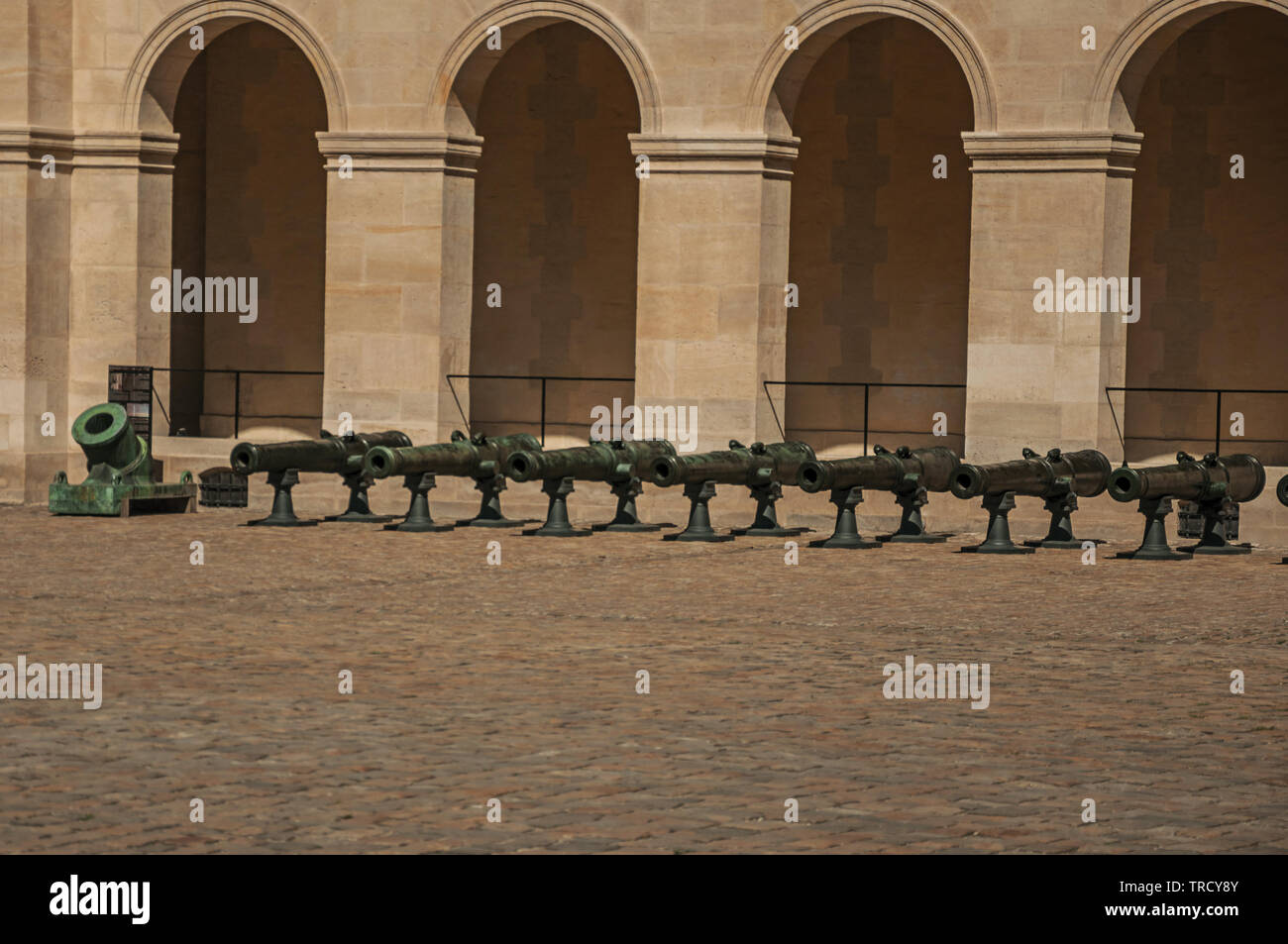 Les Invalides Palace courtyard, with old cannons in a sunny day at ...