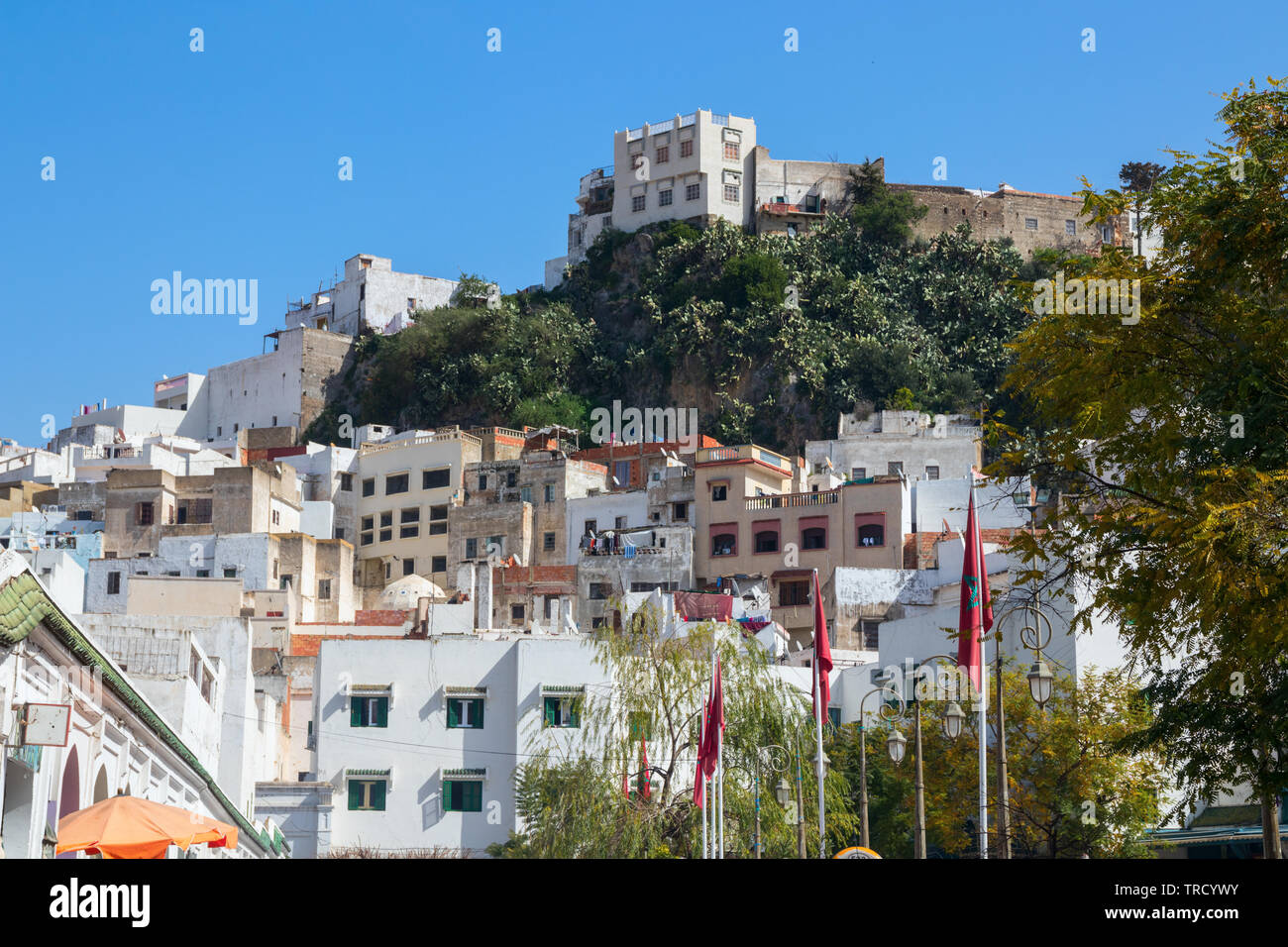 Cliff top traditional village houses hi-res stock photography and ...