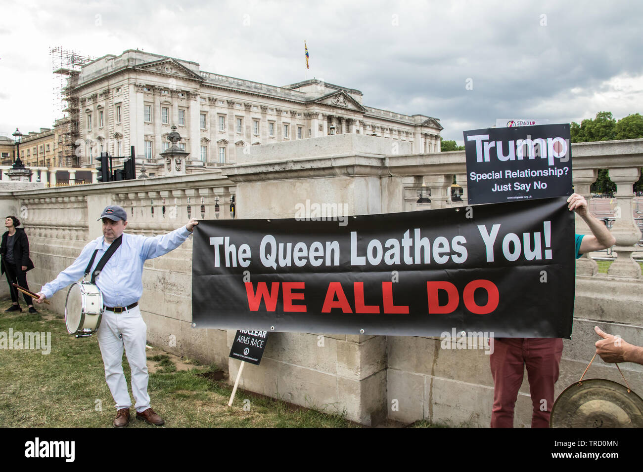 London, UK. 3rd June, 2019. Protests outside Buckingham Palace as US ...