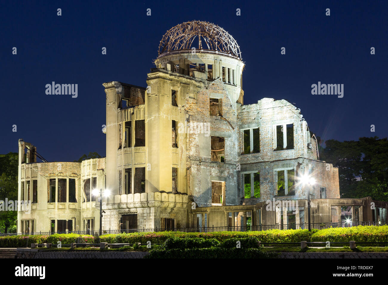 Dome atomic bomb dome genbaku nuclear japanese tourism travel hi-res stock photography and ...