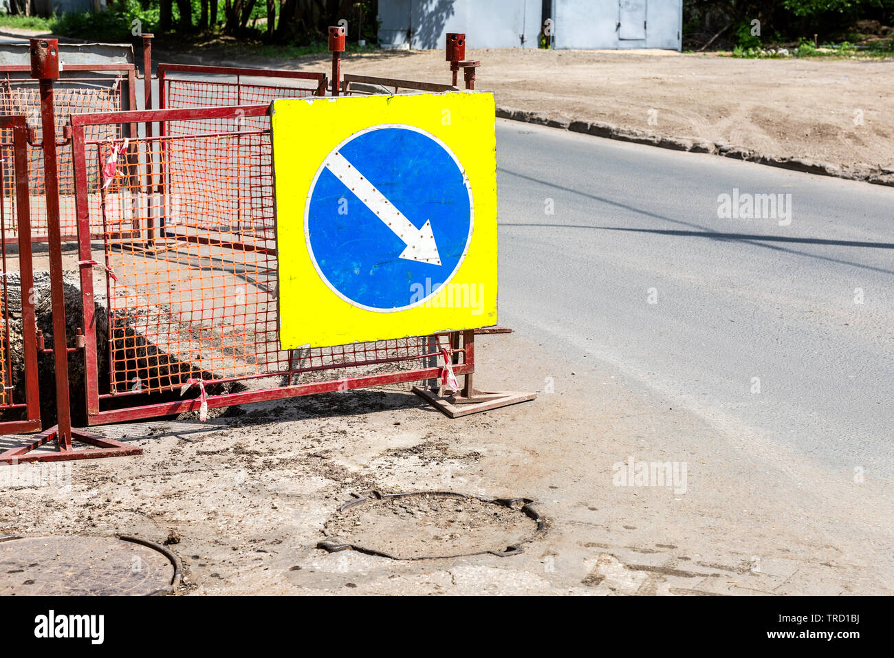 Road sign keep right symbol hi-res stock photography and images - Alamy