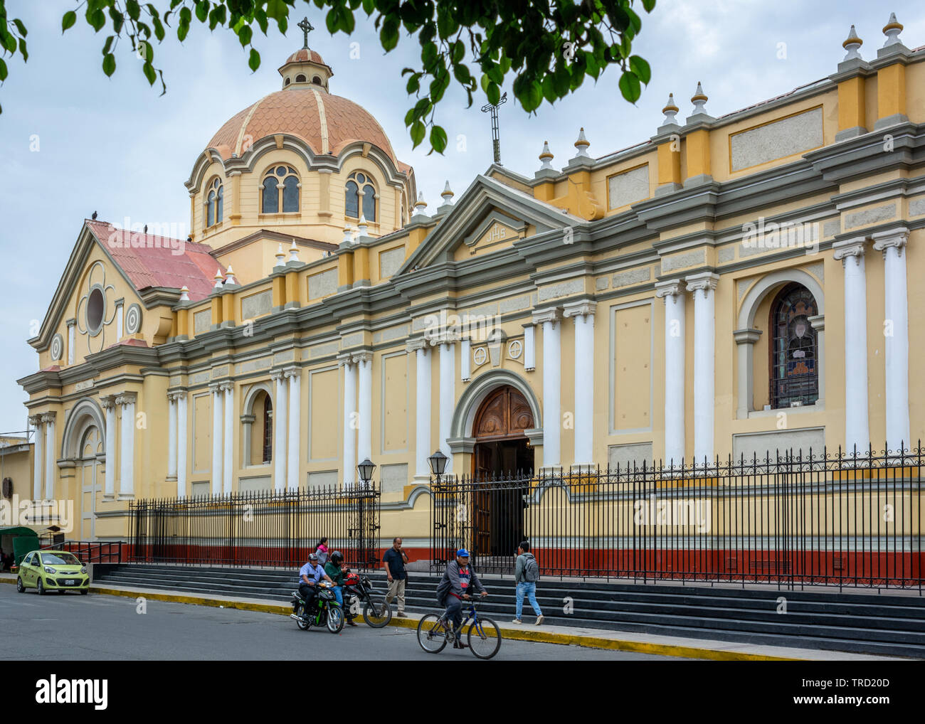 Piura cathedral hi-res stock photography and images - Alamy