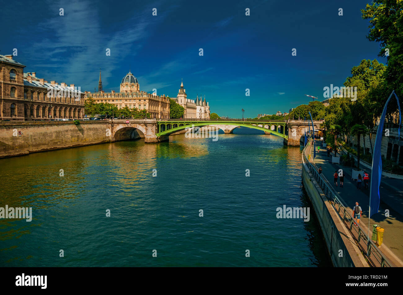 Bridge over the Seine River and the Conciergerie building with blue sky ...