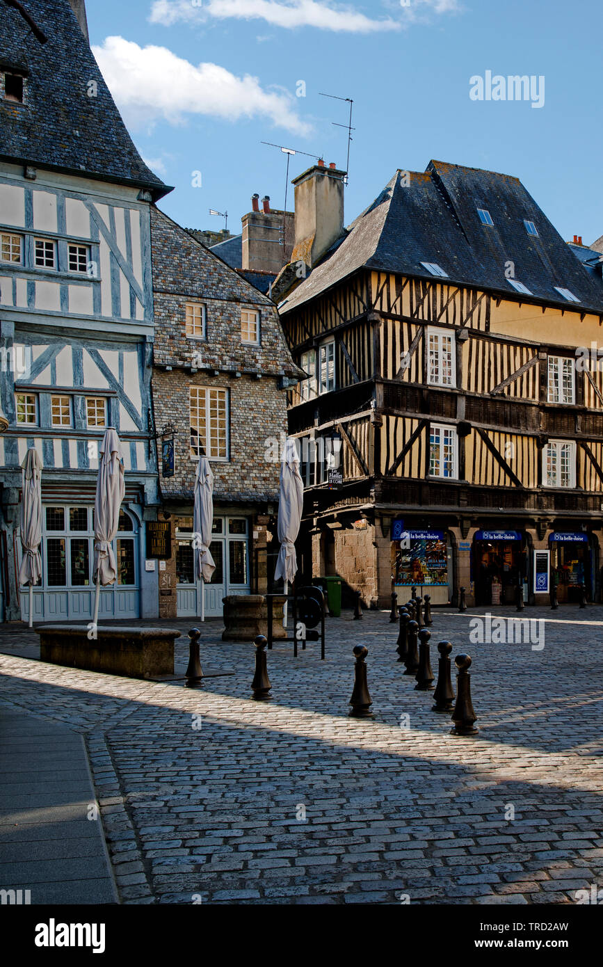 The medieval walled town of Dinan occupies a strategic location on a ...