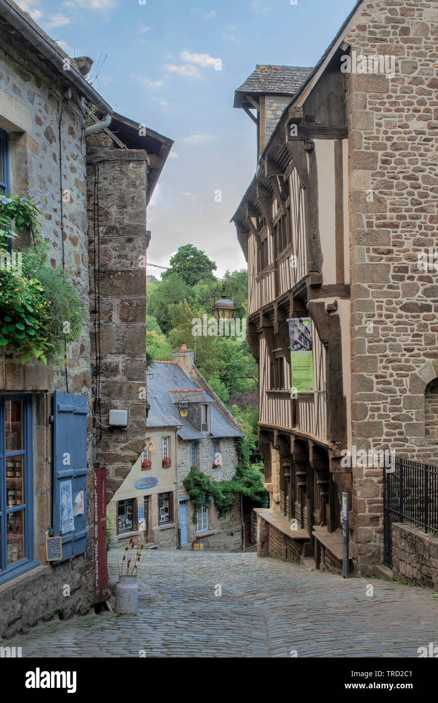 The medieval walled town of Dinan occupies a strategic location on a ...