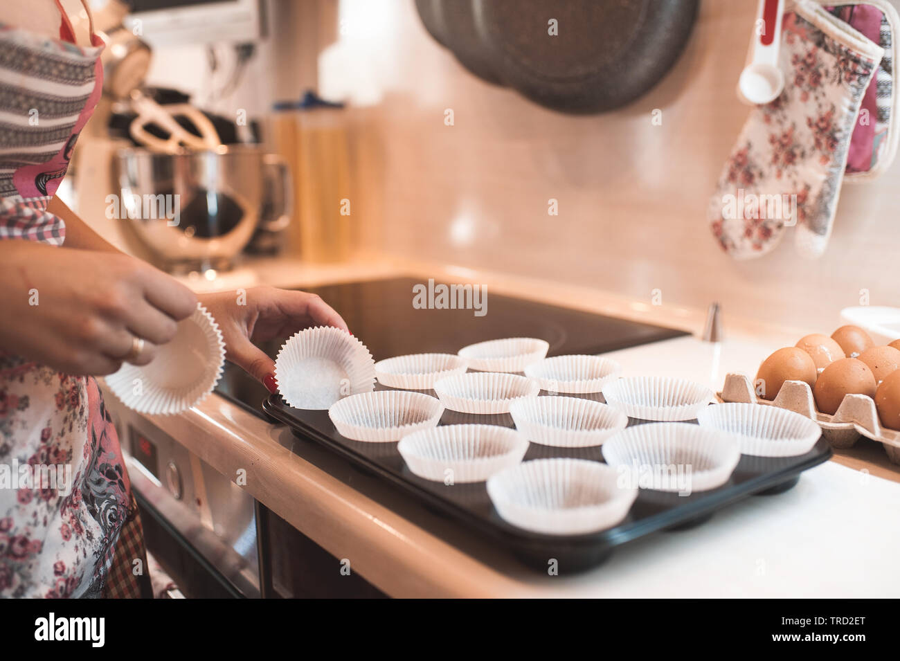 Muffins step by step hi-res stock photography and images - Alamy