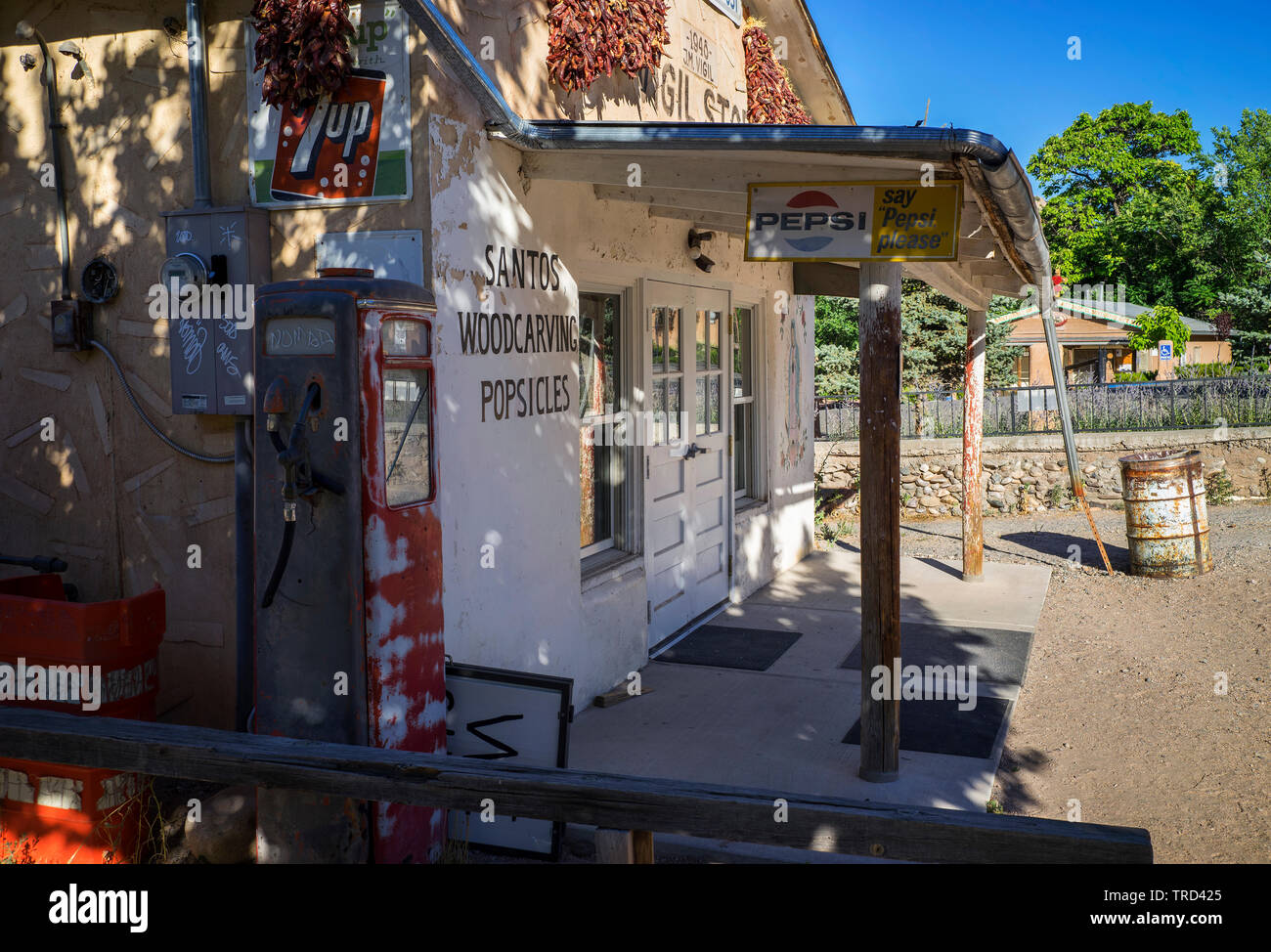 Antique signs hi-res stock photography and images - Alamy