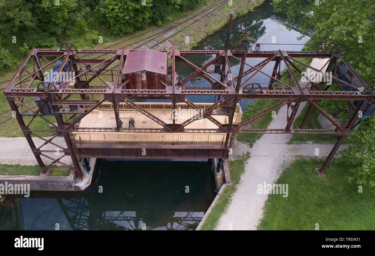 Trestle structure hi-res stock photography and images - Alamy
