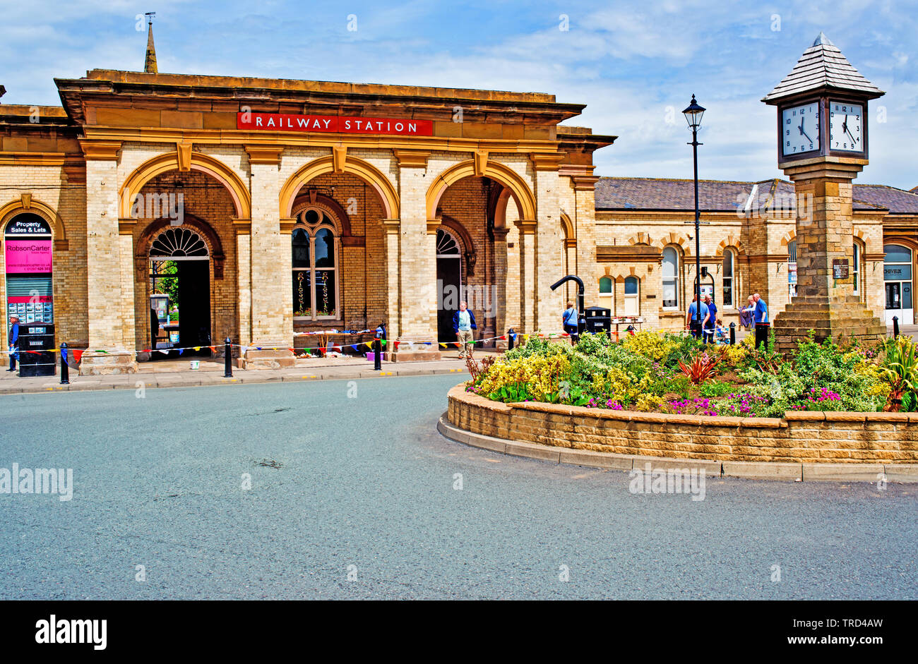 Saltburn railway station hi-res stock photography and images - Alamy