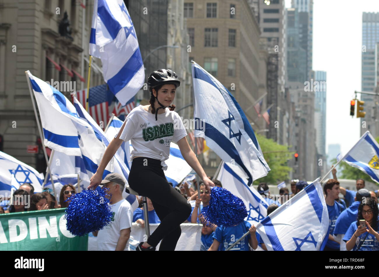 New York, NY: Thousands of marchers participated in the annual Israel ...