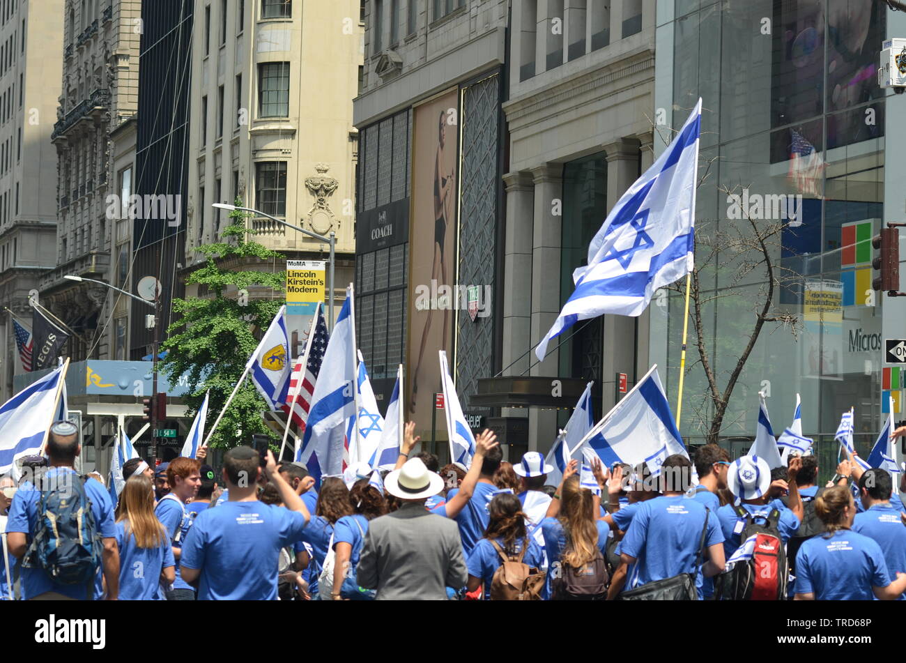New York, NY: Thousands of marchers participated in the annual Israel ...