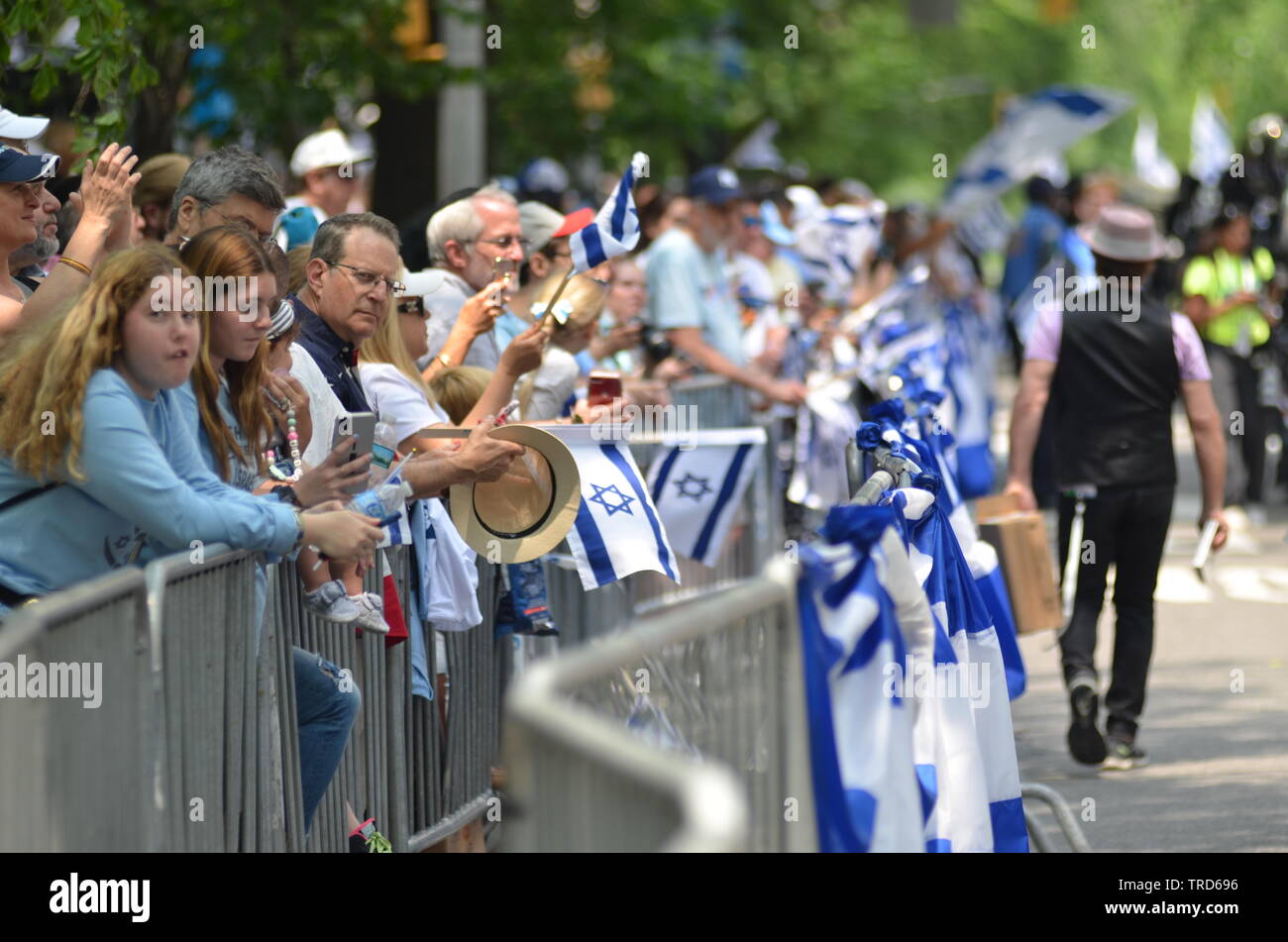 New York, NY: Thousands of marchers participated in the annual Israel ...